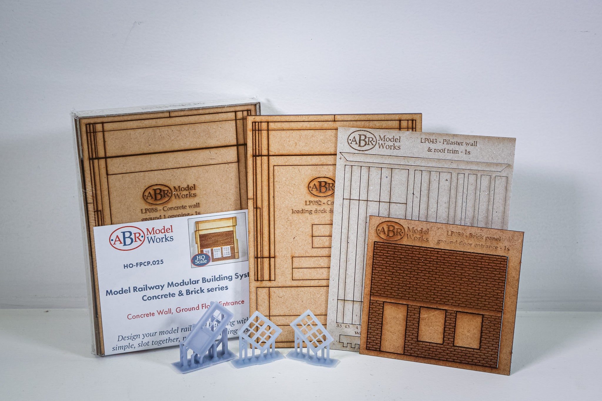 HO Scale - 1 storey, Concrete Wall, Ground Floor Entrance – ABR Model Works